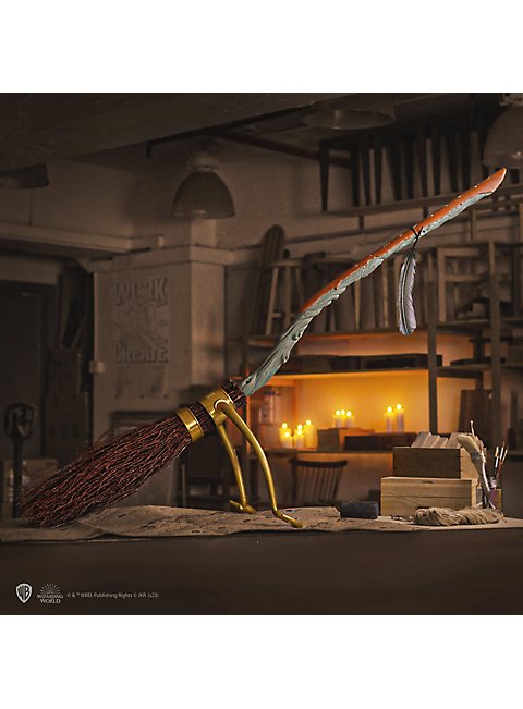 Harry Potter - Feuerblitz Flugbesen Replik 1/1 2022 Edition - maskworld.com